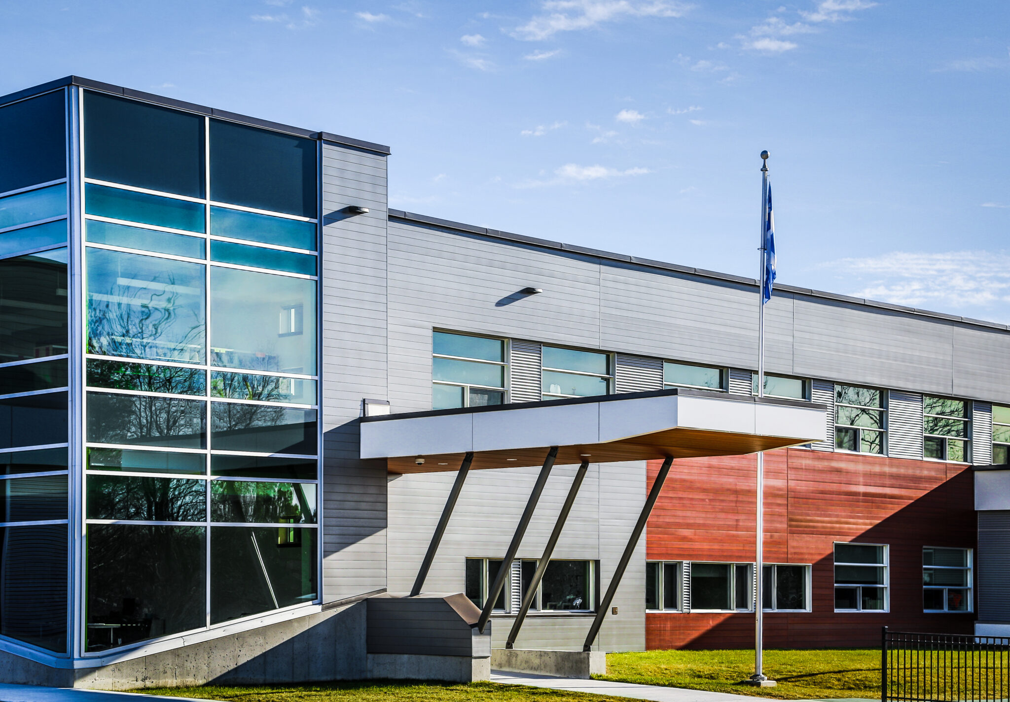 Ecole Premaire Sherbrook - Longboard Architectural Products